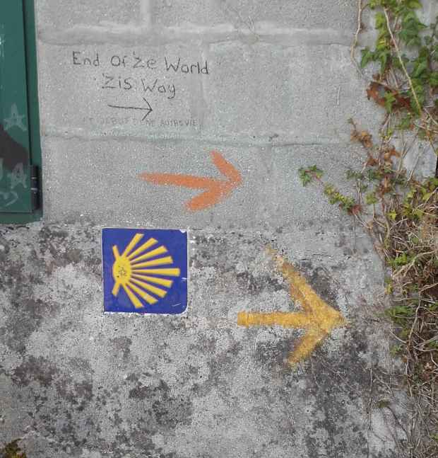 Yellow arrows and the Shell symbol – Denis Casey